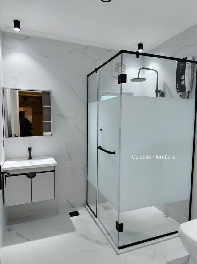 Quickfix Plumbers | Bath Shower Screen