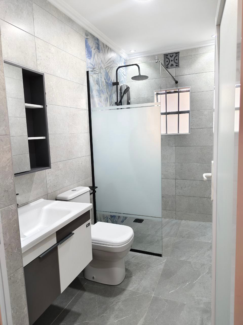 Quickfix Plumbers | Bathroom glass divider (half)