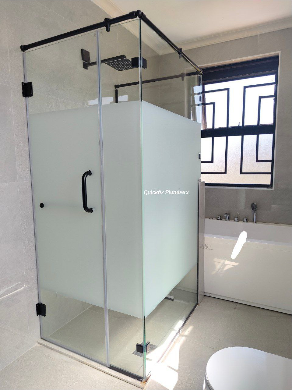 Quickfix Plumbers | Custom made 10mm Glass shower cubicle