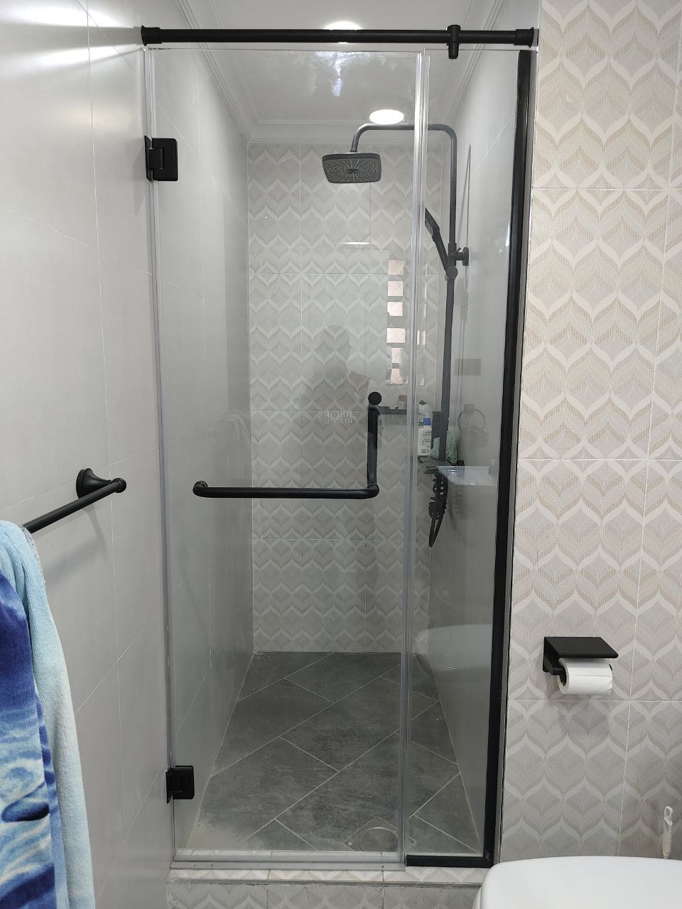 Quickfix Plumbers | Wall to wall type shower enclosure
